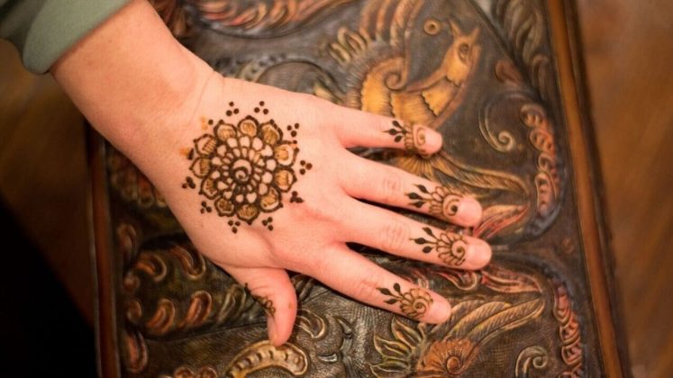100+ Simple Mandala Mehndi Designs | WeddingMarker